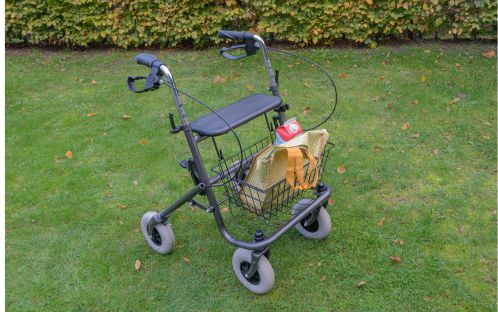 How to Choose the Right Accessories for Your Rollator Walker？ – VOCIC.com